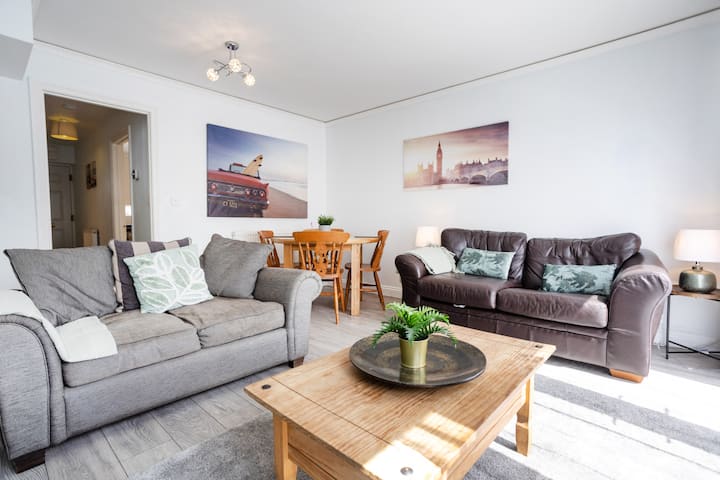 Courtsknap Contractors Sleeps 9 Free Parking Wifi - Swindon