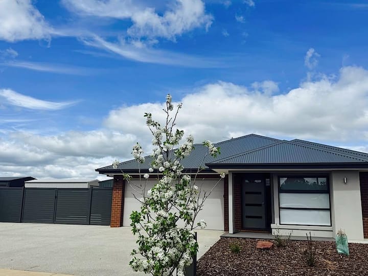 Modern Comfort In The Heart Of Nagambie - Nagambie