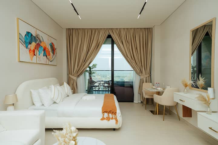 Lux Studio W/private Jacuzzi | Pool, Gym, Parking - Dubai