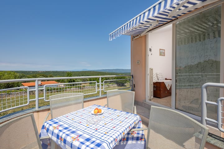 Peaceful Retreat With Terrace 2 - Happy Rentals - Krnica