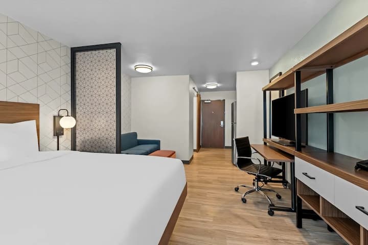 Spacious Suite Close To Baylor & Magnolia - Waco, TX