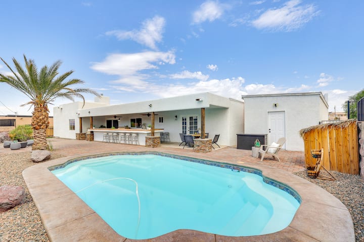 Poolside Relaxation: Group-friendly Home In Havasu - Lake Havasu City, AZ