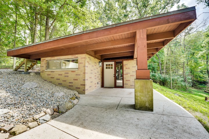 Rooftop Deck & Water Views: Lakefront Jackson Home - Jackson, MI