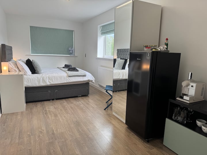 Delightful Self Contained Garden View Retreat - Rotherham