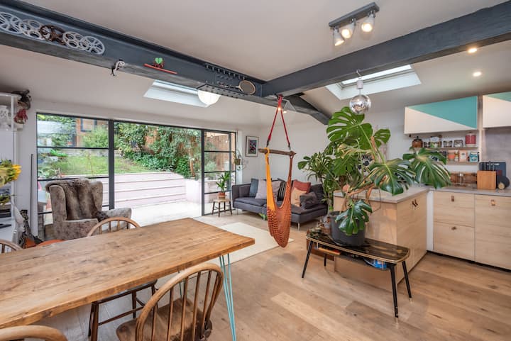 Unique 2br With Indoor Hammock & Private Garden - London