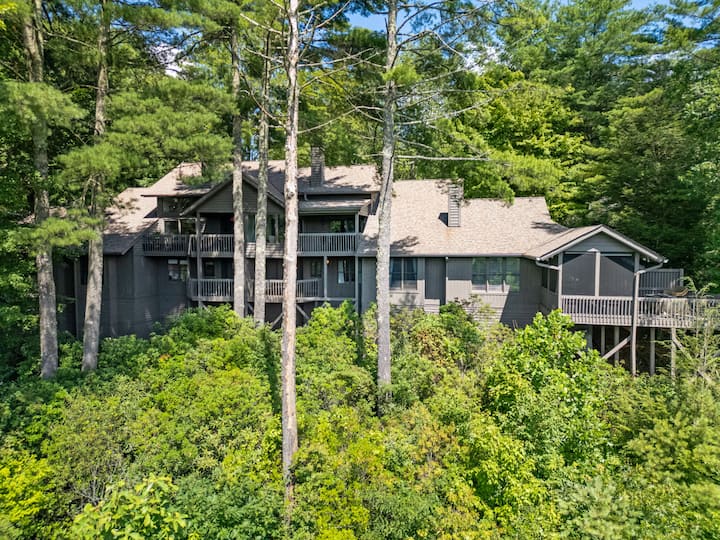 Sapphire Retreat -Newly Renovated, Mountain Views! - Sapphire, NC