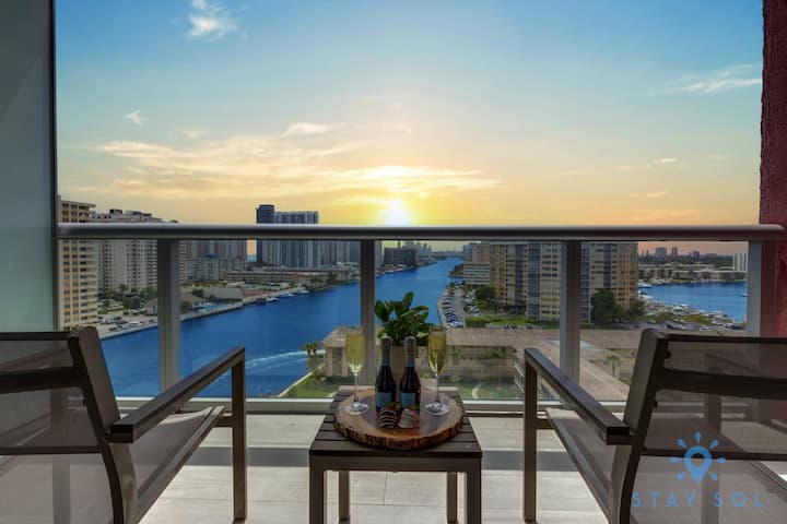 Resort Amenities + Amazing Pool + Gym - Hallandale, FL