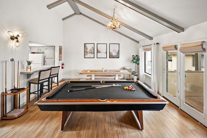 Walking Distance To Bear Mtn!pooltable!ev Charger! - Big Bear Lake, CA