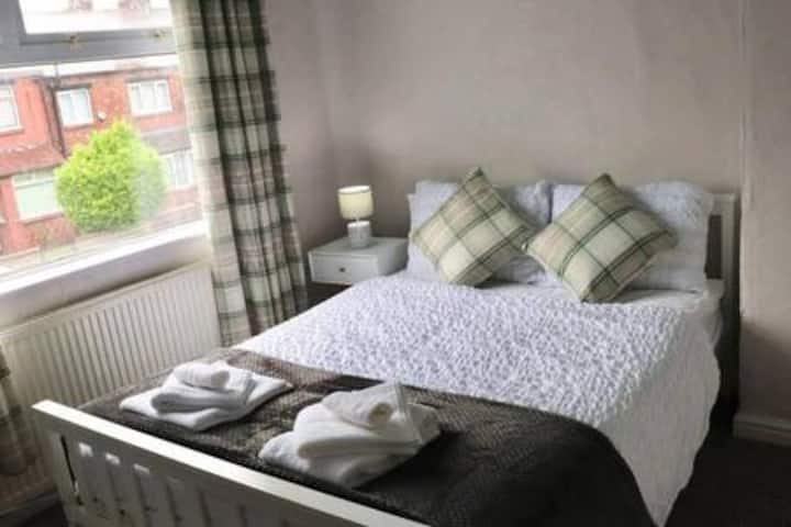Home Away From Home 2 Bed House - Leeds