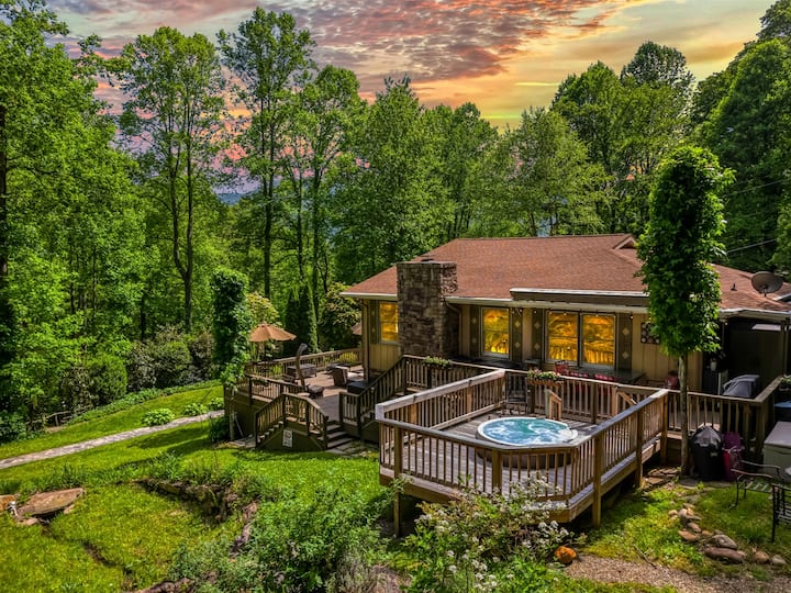Casa Sarita | Hot Tub • Firepit • Waterfall - Maggie Valley, NC