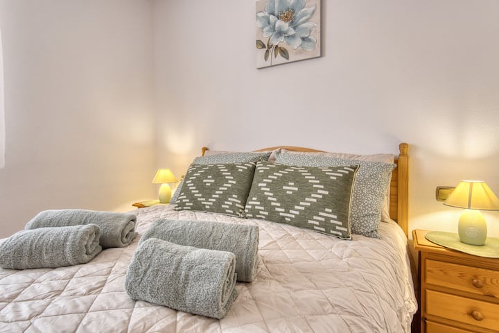 Tower Home – Villamartin Stay Near Golf & Beaches - Cabo Roig