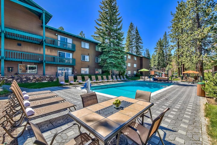 Prime Location! 2 Relaxing Units, Pet-friendly - South Lake Tahoe, CA