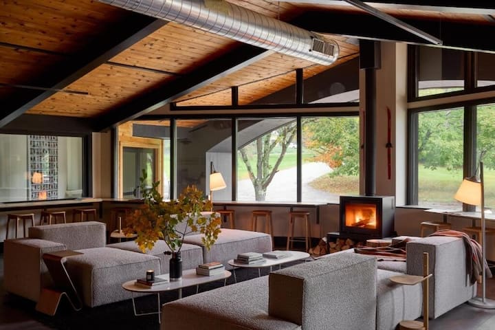 King Bed | Tälta Lodge | Stowe Recreation Path - Stowe, VT