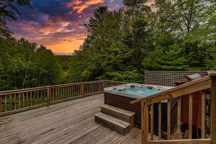 Butterfly Cottage: Nature Framed Deck W/hot Tub | - Lee, MA