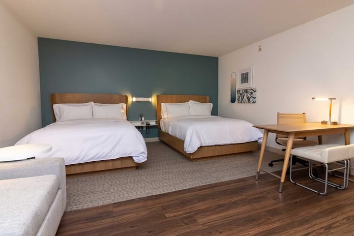 Near St. Louis University + Free Breakfast & Pool - St. Louis, MO
