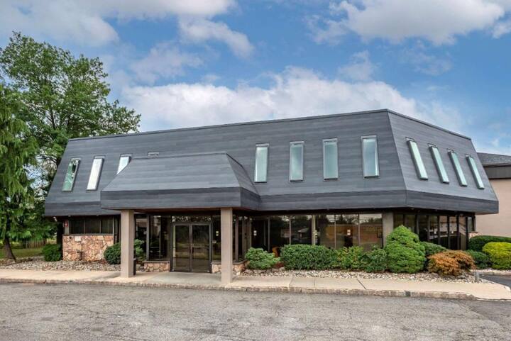 Stay In The Heart Of Nj’s Garden State|adults Only - New Brunswick, NJ
