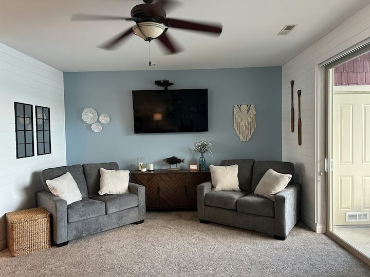 Lakefront 1br Condo At Delton Grand - Lake Delton, WI