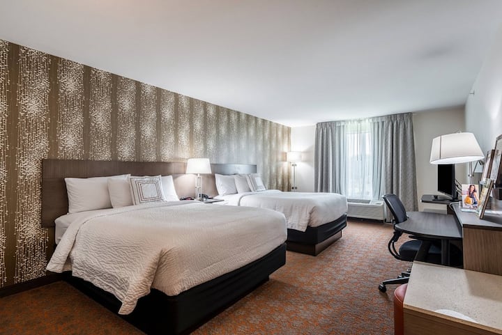 Unwind In Comfort At Our Stevensville Hotel - Benton Harbor, MI