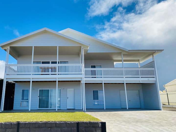 Sea Escape- Sea Views! Short Walk To Tavern! - Point Turton