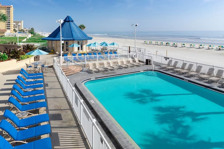 Beach Escape! Waterslide Pool, Arcade & Tiki Bar! - Daytona Beach, FL