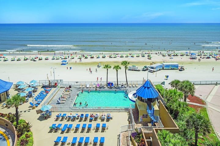Ocean King Stay! Pool Slide, Games & Tiki Bar! - Daytona Beach, FL