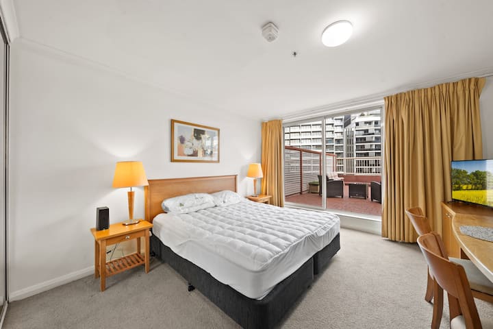 Central Act Studio With Indoor Pool And Gym - Canberra