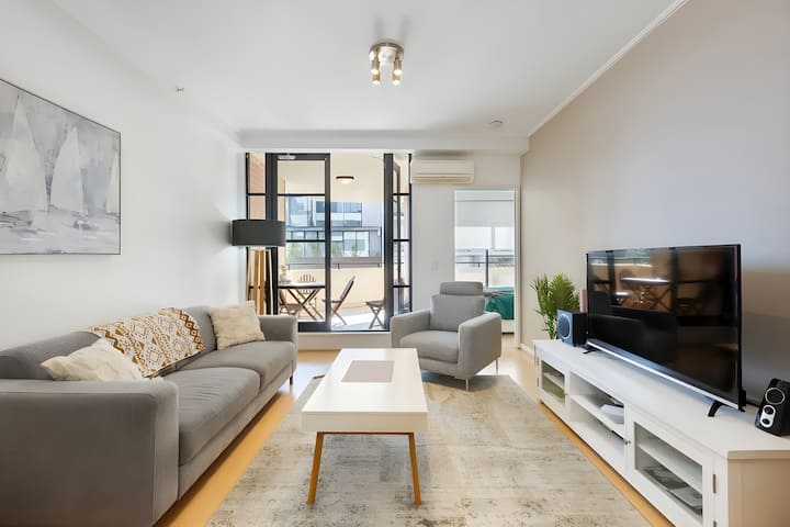 North Sydney - Ax301 Napier St - Spacious 2br In North Sydney With Parking, Gym Pool Access - Sydney