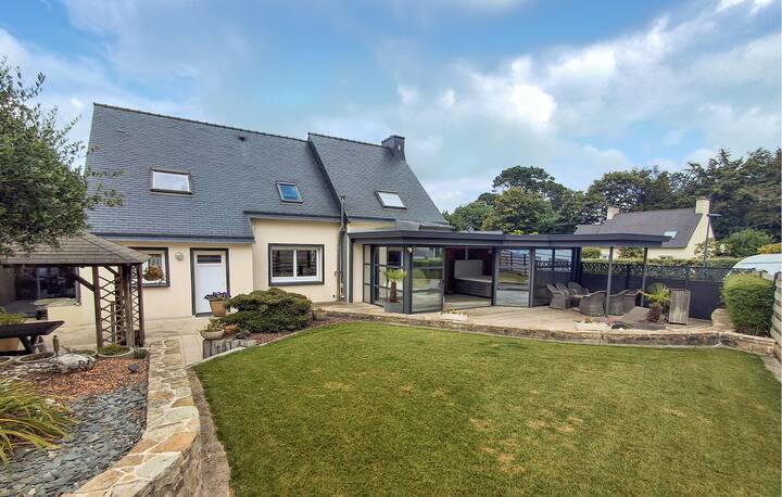 Lovely Home In Landivisiau With Sauna - Landivisiau