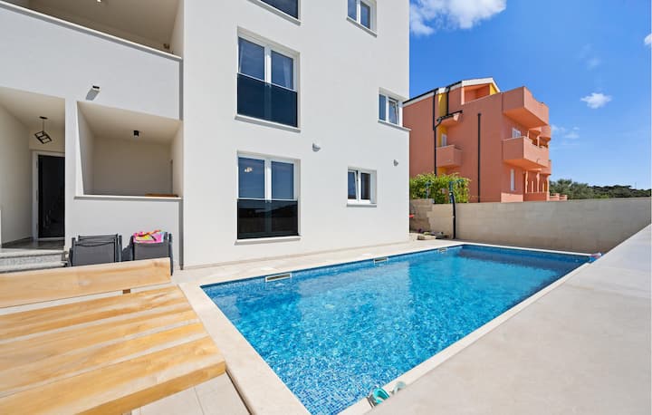 Awesome Apartment In Razanj With Wifi - Primošten