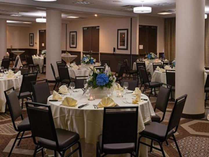 Hearing Accessible Deluxe 2-queen Room - Chicago, IL