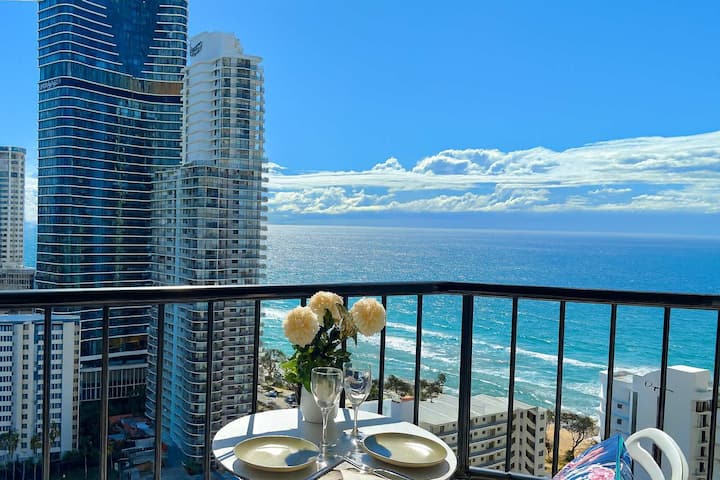 Top Ocean View Artistic Apt - Surfers Paradise