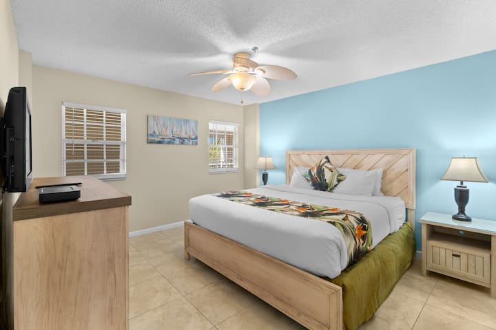 3 Units W/ Full Kitchens Perfect For Groups! Pool! - Key Largo