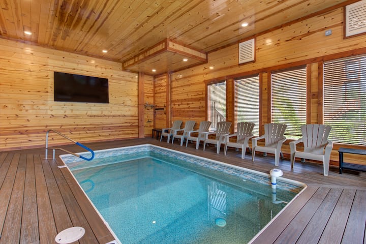 *Gorgeous 4bd W/ Views! Hot Tub + Private Pool* - Pigeon Forge, TN
