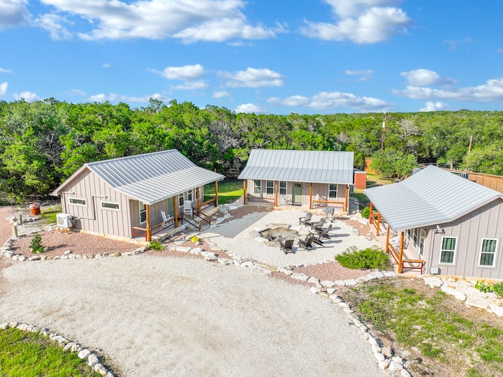 3 Cozy Cottages W/ Firepit, Pickleball & More! - Driftwood, TX