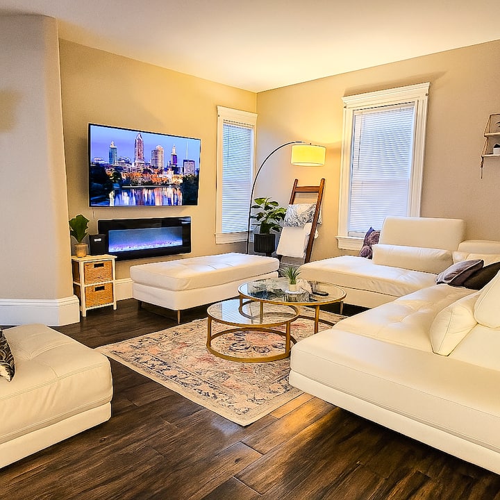 Cleveland Getaway. Game Room, Jacuzzi, Pool Table! - Cleveland, OH