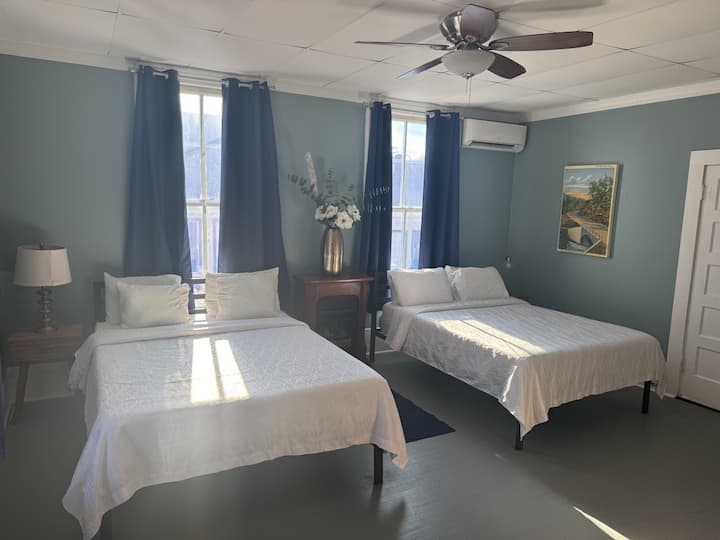 Unit 18 Double Queen Fast Wifi Smart Tv - Hot Springs, AR