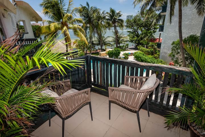 Charming Apartment With Lagoon View - Cancún