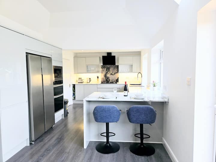 The Gardens|3br Bungalow|driveway|near Lgw - Redhill