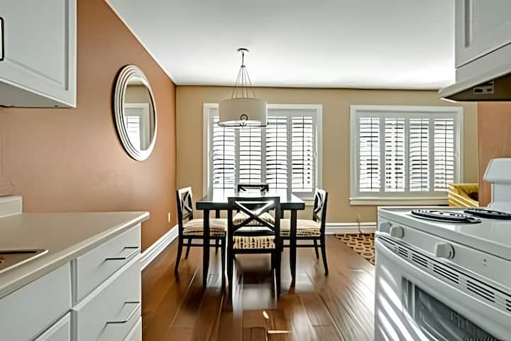 Peaceful Suite Near Marin County Views | Pool - Sausalito, CA