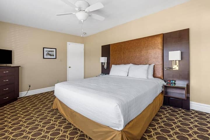 Couple Suite Near Iconic Attractions | W/ Pool - San Rafael, CA