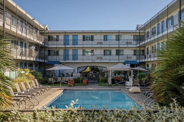 4 Family Suites | Kitchen | Parking | Onsite Pool - San Rafael, CA