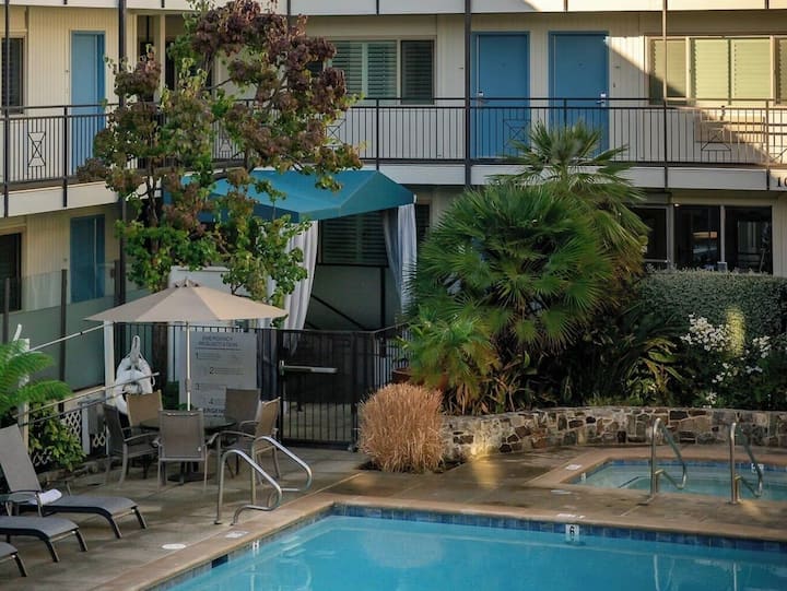Base For Wharf Visits | 4 Units | Pool | Parking - Sausalito, CA