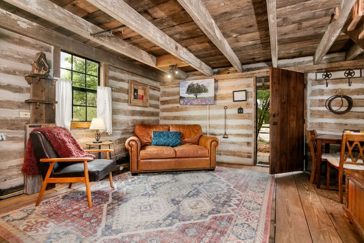 Sycamore Cabin | 1/1+loft, Grill, Mini Kitchen - Fredericksburg, TX
