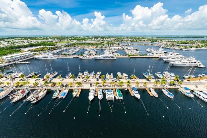 Island Villas Rentals - Stock Island, FL