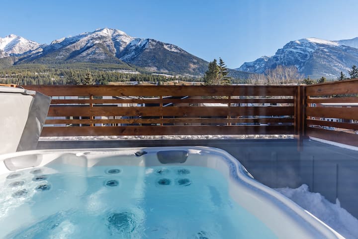 Aurora Luxe - Stunning Townhouse Private Hot Tub - Canada