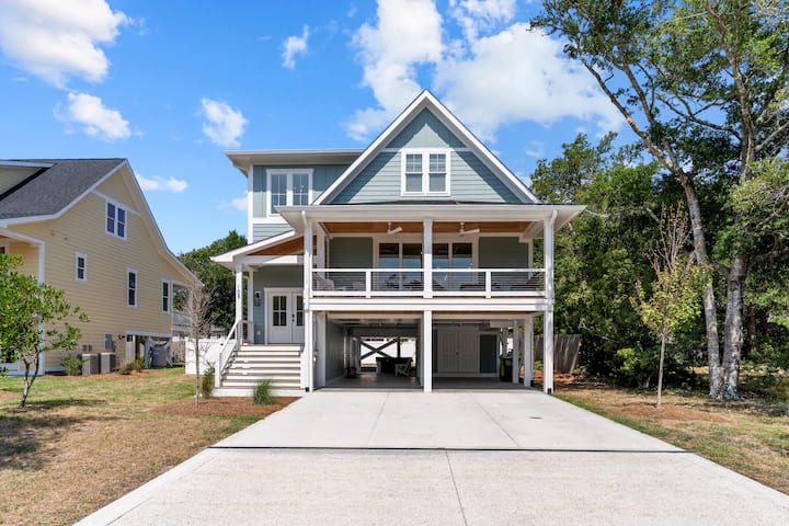 Mint To Be: 4br Home W/ Pool & Hot Tub Near Beach - Oak Island, NC