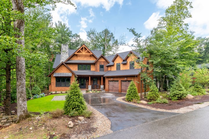 Slopeside Ski-on/ski-off Home – Steps To The Lift! - New Hampshire