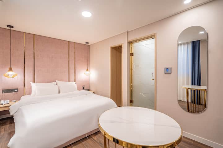 #호텔#무료주차가능 스위트 더블Ott히노키욕조스타일러전자레인지평일조식 - Busan