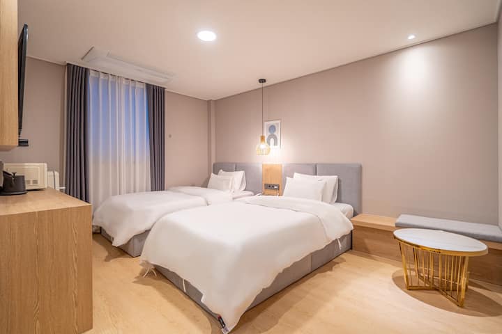 #호텔#무료주차가능 비즈니스 트윈싱글싱글Ott욕조or스타일러평일조식 - Busan