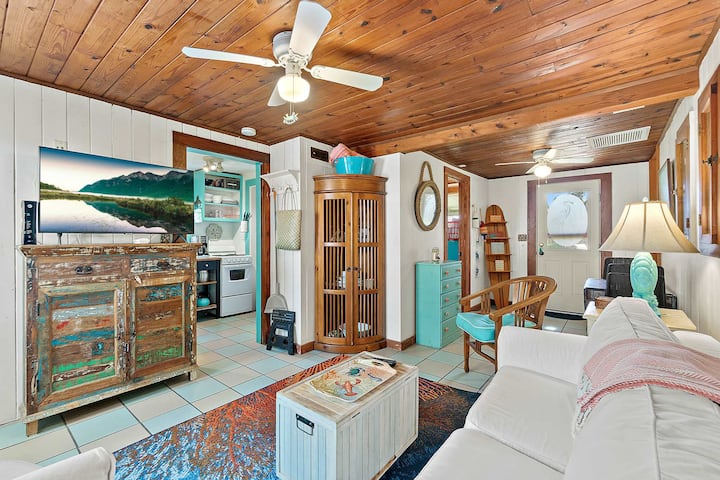 Beachcomber Oasis L 1930s Cottage L 1 Min To Beach - Vilano Beach, FL
